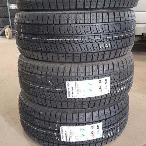 Bridgestone Blizzak Ice 215/65R16 | Tori