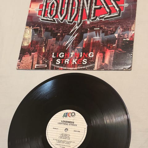 Loudness lightning strikes vinyyli | Tori