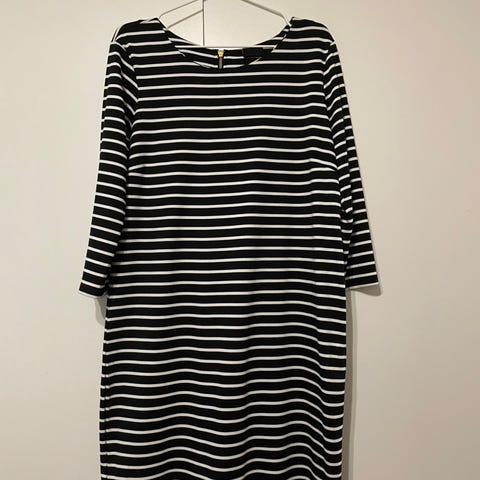 Vilan musta mekko | Tori