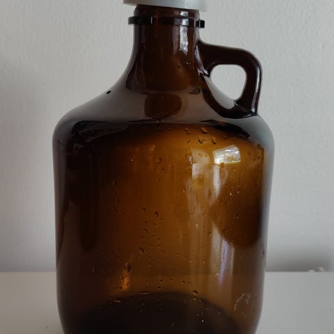 Pullo, mahdollisesti Helena Tynell | Tori