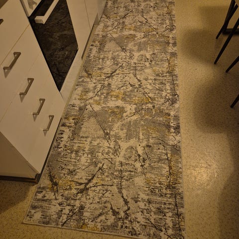 Pesty mutta tahrainen matto | Tori