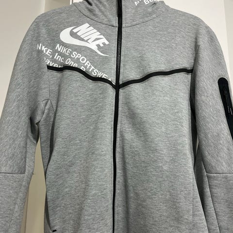 Myydään hyväkuntoinen Nike Tech fleece. | Tori