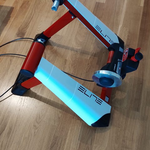 Elite Suito-T sisäpyöräilytraineri musta | Tori