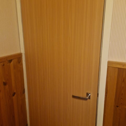 Ruskeita ovia | Tori