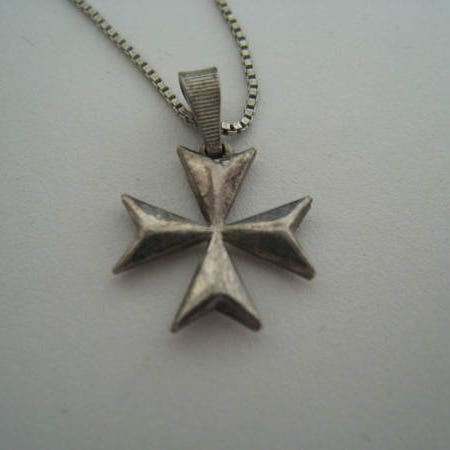 Maltanristi riipus | Tori