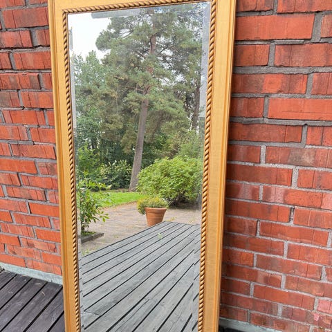 Iso peili kultaisilla kehyksillä | Tori