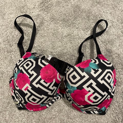 OSTETAAN: Victorias Secret BOMBSHELL rintaliivit 85E/34DD | Tori