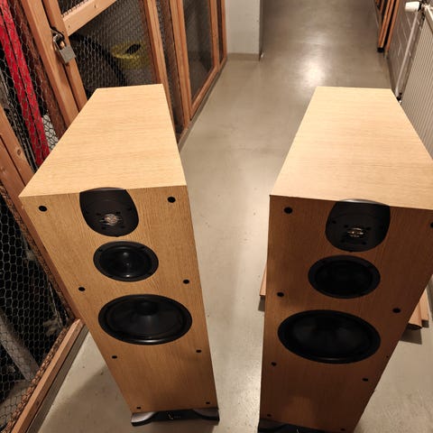 Infinity reference 1i kaijutin ja jalusta 2kpl | Tori