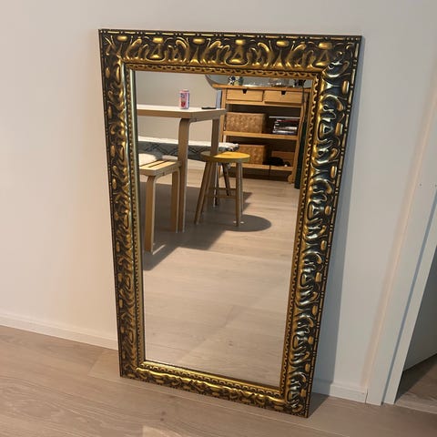 Iso peili kultakehyksellä | Tori