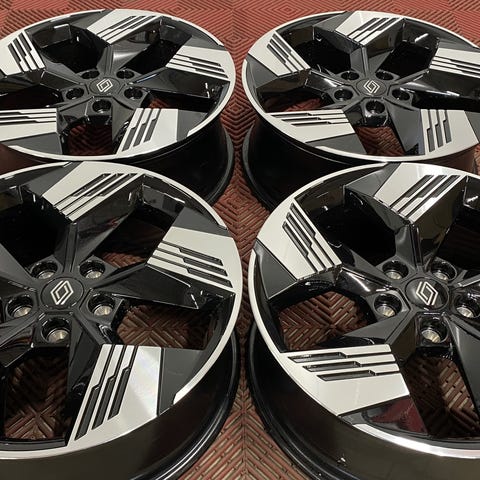 CMS C27 RACING SILVER 7x18" 5x114.3 ET34 Ø66.1 | Tori