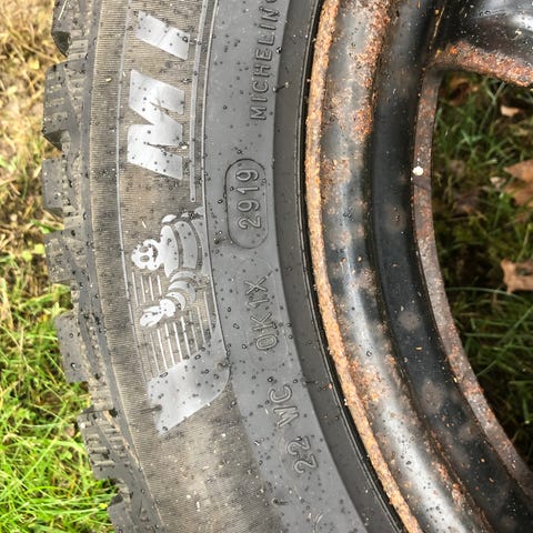 Ostetaan hyvät VW Golf talvirenkaat vanteilla | Tori