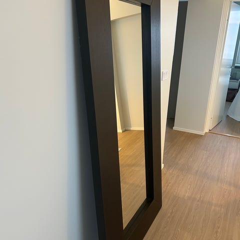 Iso peili kultakehyksellä | Tori