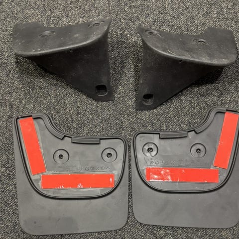 Tesla Model 3 roiskeläppien jatkopalat (alkuperäiset, OEM) | Tori