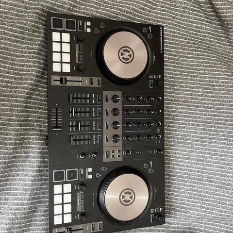 TRAKTOR KONTROL S4 MK1 - Native Instruments | Tori