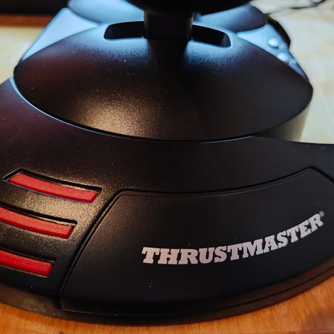 Thrustmaster T.Flight Hotas 4 joystick | Tori