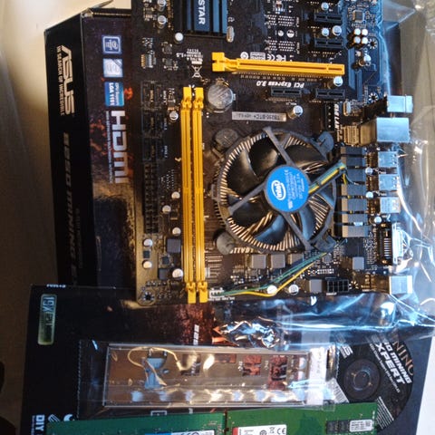 tuf B450M emo, 7-2700x prossu ja 16 gigaa ddr4 3200 | Tori