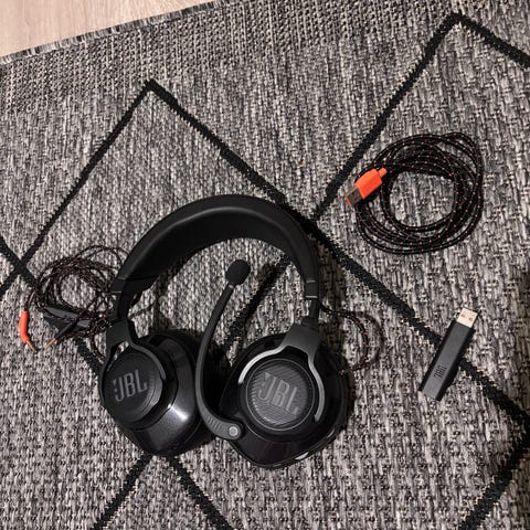JBL Quantum One -pelikuulokkeet (pelkät kuulokkeet, vain auxjohto, ei ...