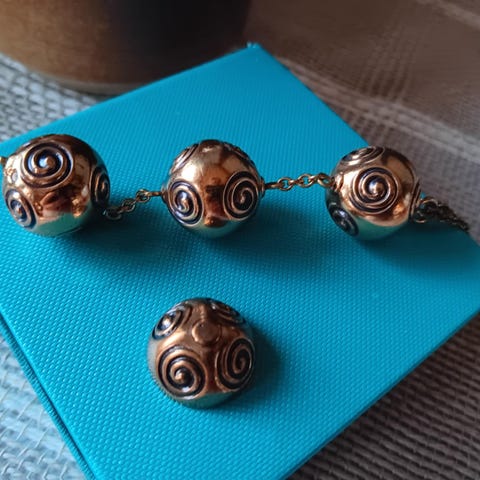 Halikon spiraalipallo riipus ja korvakorut pronssia, | Tori