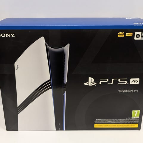 PlayStation 5 Pro + 2 ohjainta + lataustelakka ohjaimille | Tori