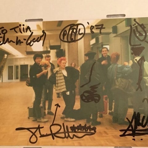 Brad Pitt, Guns n Roses, The Baseballs, Dominic Purcell, Pink yms. | Tori