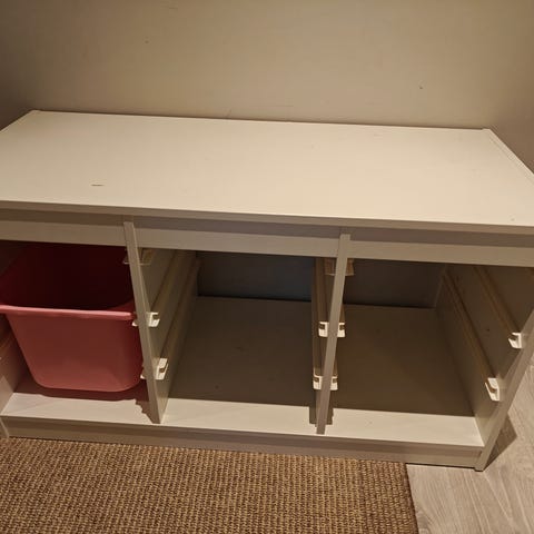 Vaarin tekemä Lego lastenhuoneen säilytyskaluste muovisiin laatikoihin ...