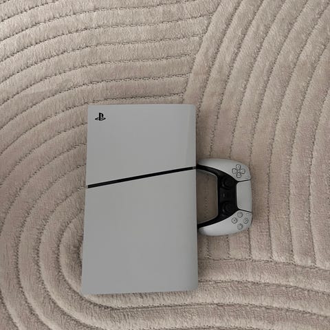 Myydään täysin toimiva ps5 pro + 2 ohjainta | Tori