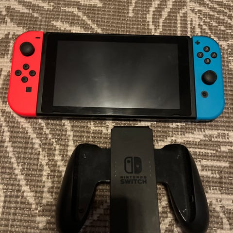 Nintendo Switch pelikonsoli siniset Joy-Con -ohjaimet | Tori