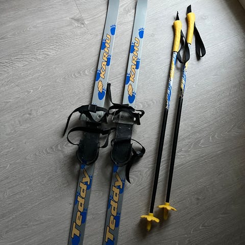 Sukset (120cm) ja sauvat (85cm) noin 115-senttiselle hiihtäjälle | Tori