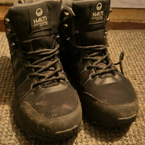 Ostetaan 2 eri parit boulderointikenkiä (koko 45-46) | Tori