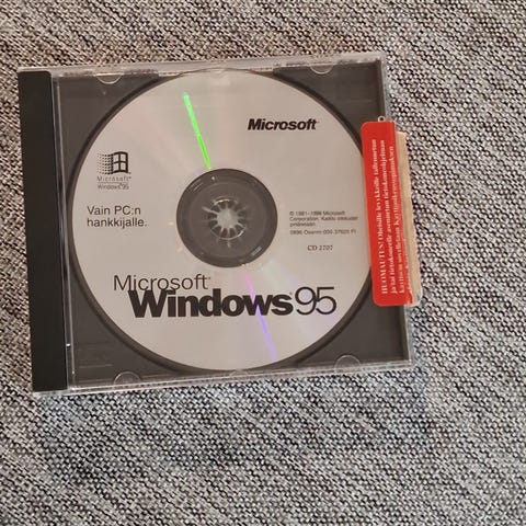 Microsoft Windows 95 CD-ROM | Tori