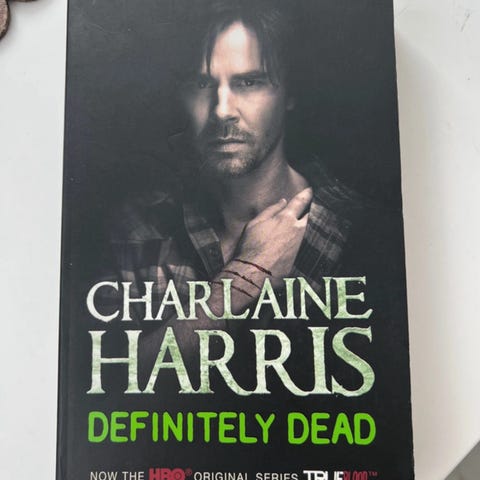 H.D. Carlton Haunting Adeline kirja | Tori