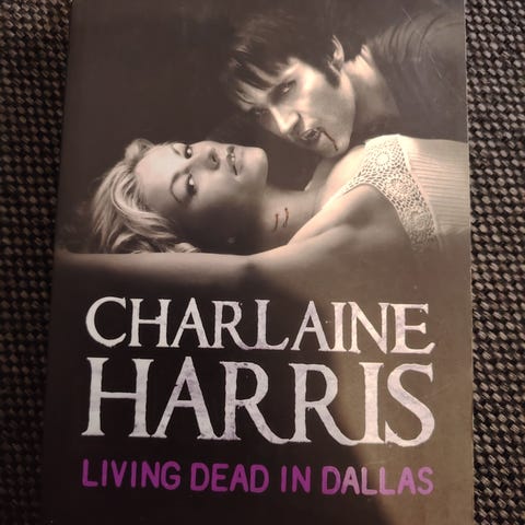 H.D. Carlton Haunting Adeline kirja | Tori