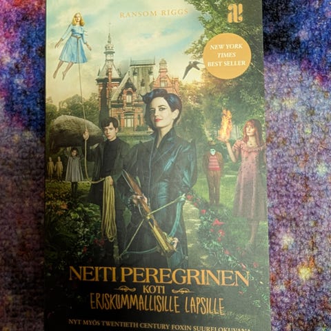 Neiti Peregrinen koti eriskummallisille lapsille, Ransom Riggs. Pokkari ...