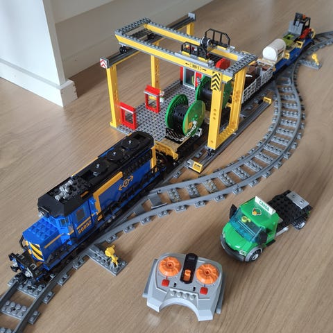 Lego-junasetti 7938 + juna-asema 7937 + ylimääräisiä kiskoja | Tori