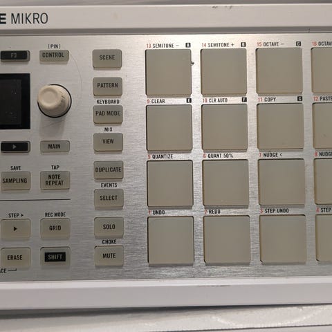 Native Instruments Maschine Mikro MK3 | Tori
