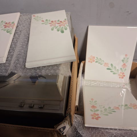 Kukallisia seinä laattoja | Tori