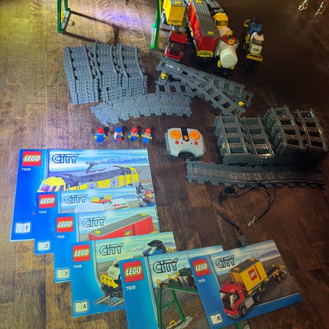 Lego-junasetti 7938 + juna-asema 7937 + ylimääräisiä kiskoja | Tori