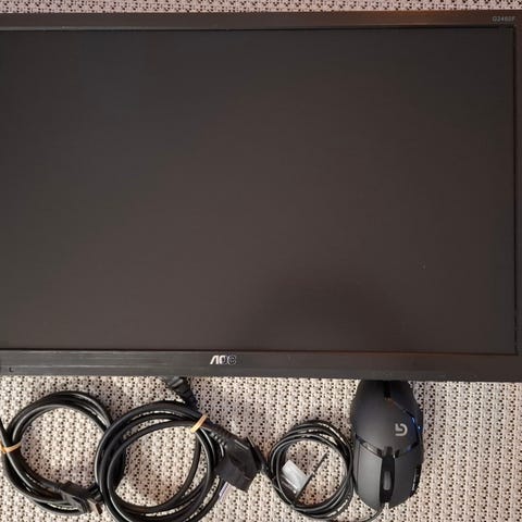 Näyttö 24" ja näppäimistö | Tori