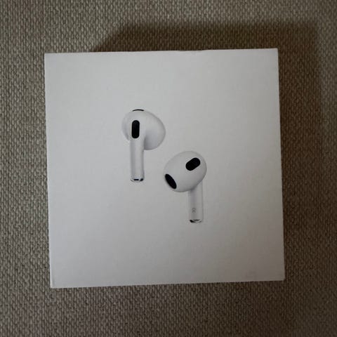 Apple AirPods gen 3 | Tori