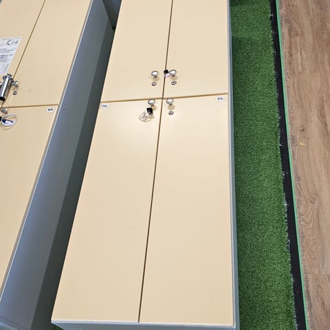 Hyväkuntoinen peltinen 2-osainen pukukaappi | Tori