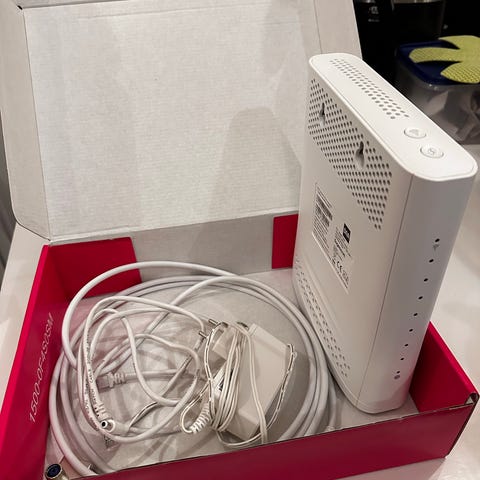 DNA Valokuitu PLUS -modeemi kaapelitalouksiin (F-3890v3) | Tori