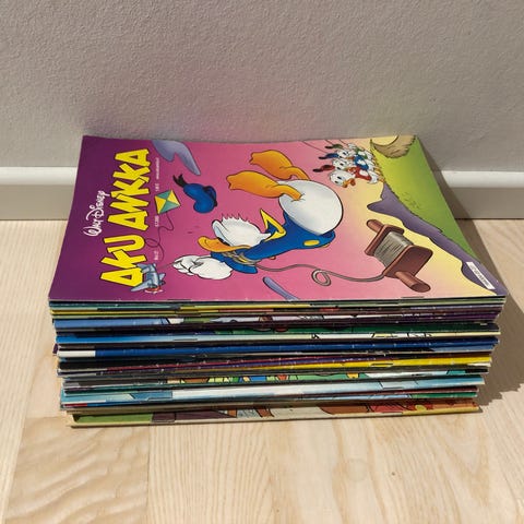 Aku Ankka lehtiä | Tori