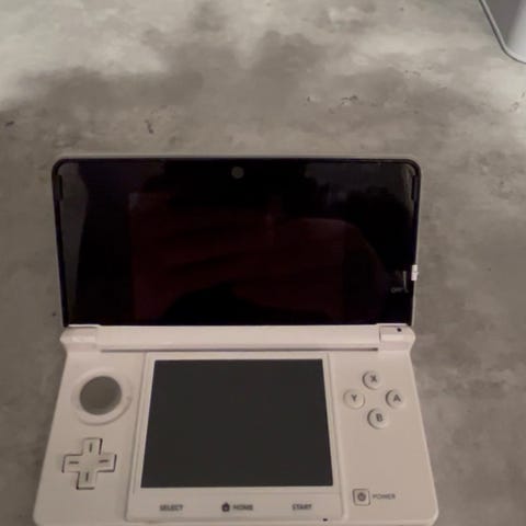 Nintendo 3DS pelikonsoli + New Super Mario Bros 2 | Tori
