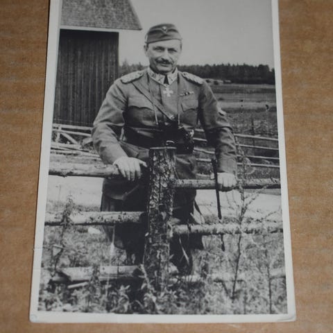 Mannerheim postikortti puukehyksillä | Tori