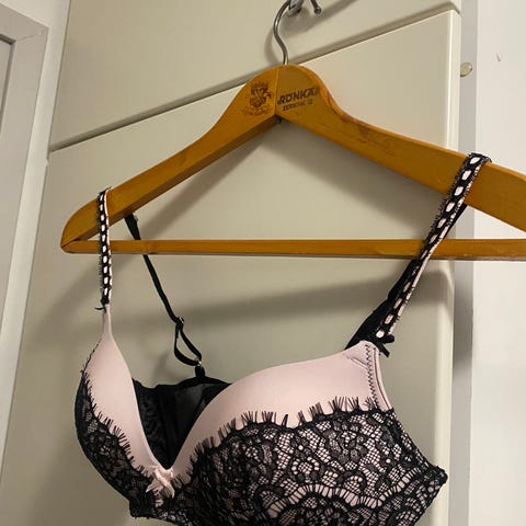 OSTETAAN: Victorias Secret BOMBSHELL rintaliivit 85E/34DD | Tori