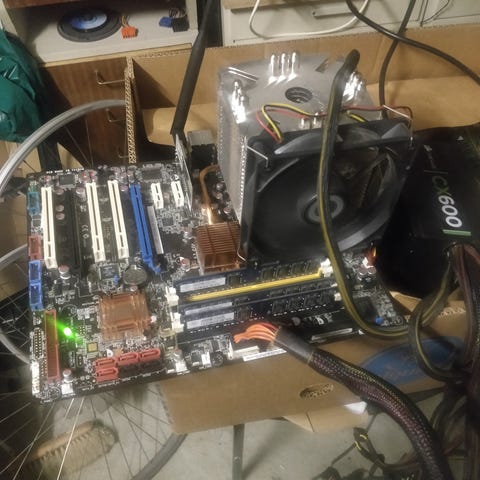 tuf B450M emo, 7-2700x prossu ja 16 gigaa ddr4 3200 | Tori