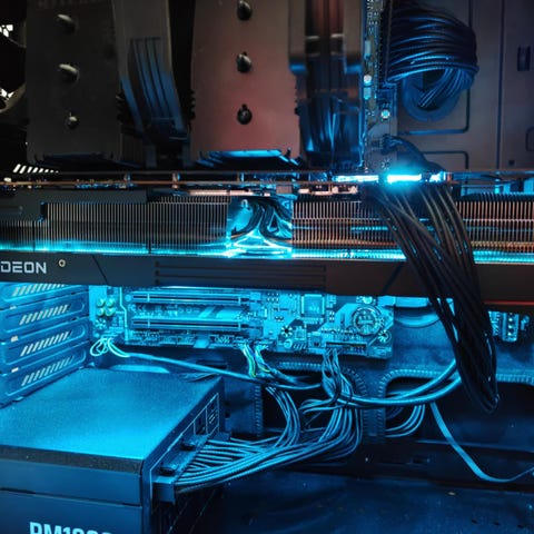 AMD Radeon 9070 XT Red Devil | Tori