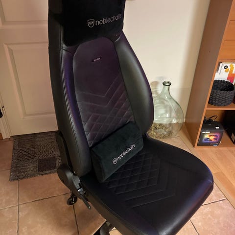 Musta pelituoli | Tori