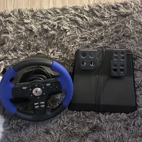 Logitech Momo Racing ratti ja polkimet vaatii kunnostusta | Tori