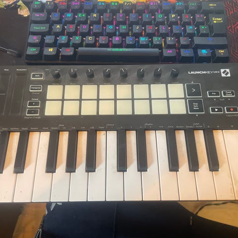 Novation Launchkey 37 mk3 midi-keyboard | Tori